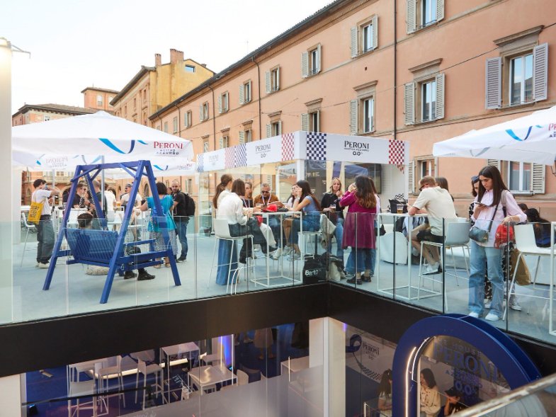 Apre a Milano The House of Peroni Nastro Azzurro 0.0% - Distribuzione ...
